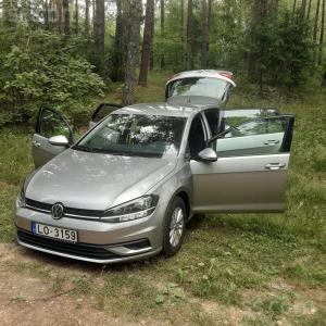 Серый Фольксваген Гольф 2019 в Даугавпилс, объемом двигателя 1.00 л и пробегом 35 тыс. км за 12650 €, фото  на AUTOMOTO.COM.LV