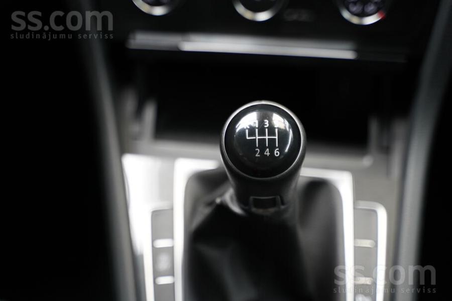 Pelēks Volkswagen Golf 2019 Rīga, ar dzinēja tilpumu 1.00 L un nobraukumu 175 tūkst. km par 7250 €, foto 14 vietnē AUTOMOTO.COM.LV