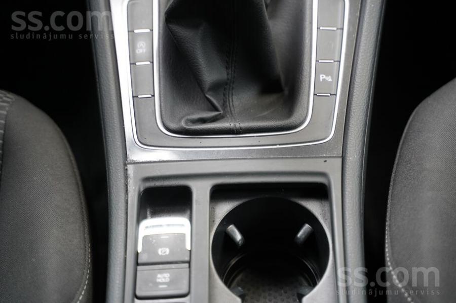 Pelēks Volkswagen Golf 2019 Rīga, ar dzinēja tilpumu 1.00 L un nobraukumu 175 tūkst. km par 7250 €, foto 15 vietnē AUTOMOTO.COM.LV
