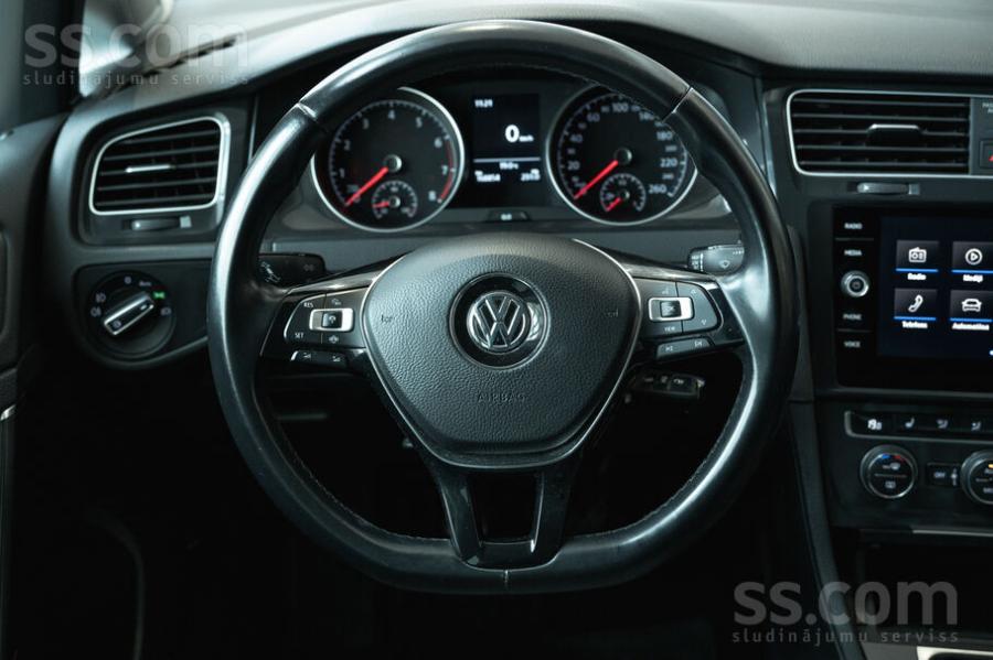 Grey Volkswagen Golf 2020 in Riga, with an engine capacity of 1.50 L and mileage of 169 thousand km for 8990 €, photo 15 on AUTOMOTO.COM.LV