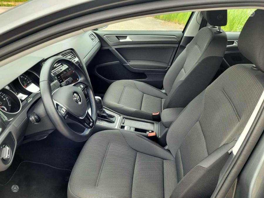 Pelēks Volkswagen Golf 2020 Šauļi, ar dzinēja tilpumu 0.00 L un nobraukumu 45 tūkst. km par 13300 €, foto 13 vietnē AUTOMOTO.COM.LV