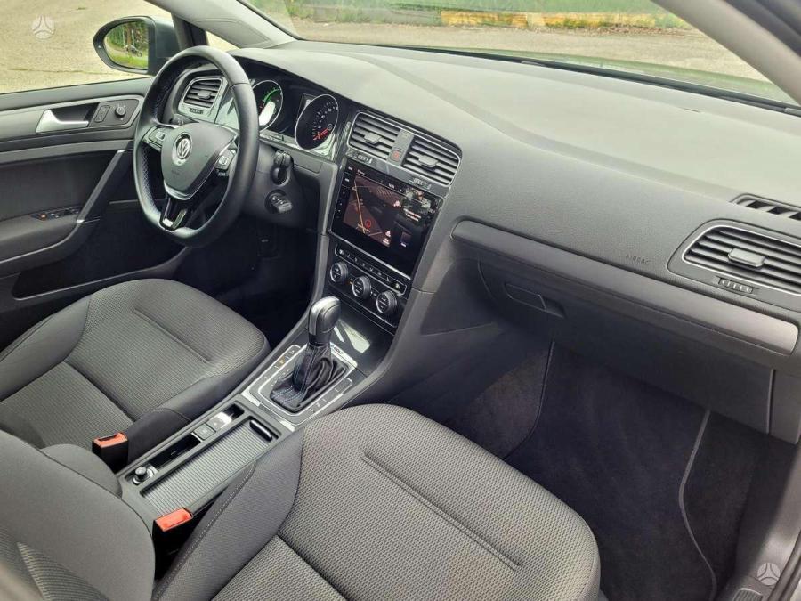 Pelēks Volkswagen Golf 2020 Šauļi, ar dzinēja tilpumu 0.00 L un nobraukumu 45 tūkst. km par 13300 €, foto 16 vietnē AUTOMOTO.COM.LV
