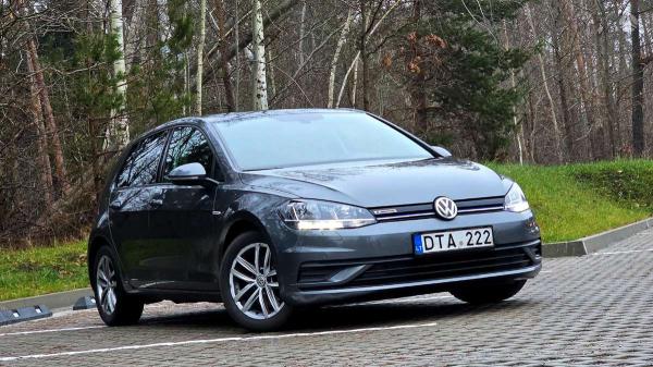 Grey Volkswagen Golf 2020 in Vilnius, with an engine capacity of 1.50 L and mileage of 88 thousand km for 13990 €, photo 2 on AUTOMOTO.COM.LV