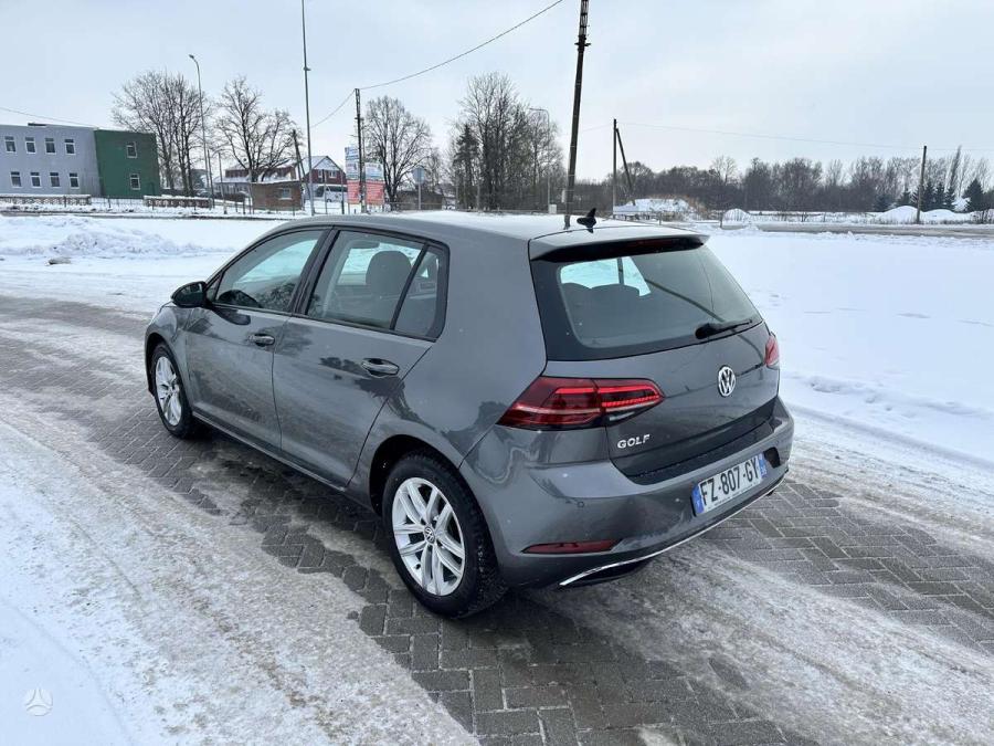Grey Volkswagen Golf 2020 in Taurage, with an engine capacity of 1.60 L and mileage of 298 thousand km for 7200 €, photo 4 on AUTOMOTO.COM.LV