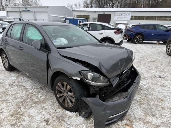 Grey Volkswagen Golf 2020 in Kaunas, with an engine capacity of 1.00 L and mileage of 97 thousand km for 5300 €, photo 3 on AUTOMOTO.COM.LV