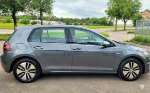 Grey Volkswagen Golf 2020 in Siauliai, with an engine capacity of 0.00 L and mileage of 45 thousand km for 13200 €, photo 7 on AUTOMOTO.COM.LV