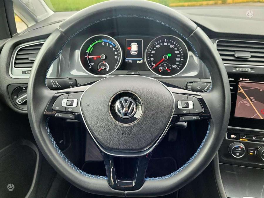 Grey Volkswagen Golf 2020 in Siauliai, with an engine capacity of 0.00 L and mileage of 45 thousand km for 13200 €, photo 22 on AUTOMOTO.COM.LV