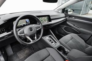 Pelēks Volkswagen Golf 2020 Rīga, ar dzinēja tilpumu 2.00 L un nobraukumu 100 tūkst. km par 25350 €, foto 32 vietnē AUTOMOTO.COM.LV