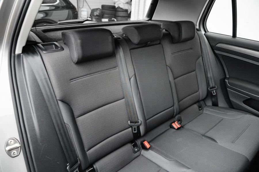 Pelēks Volkswagen Golf 2020 Rīga, ar dzinēja tilpumu 1.50 L un nobraukumu 116 tūkst. km par 13100 €, foto 8 vietnē AUTOMOTO.COM.LV