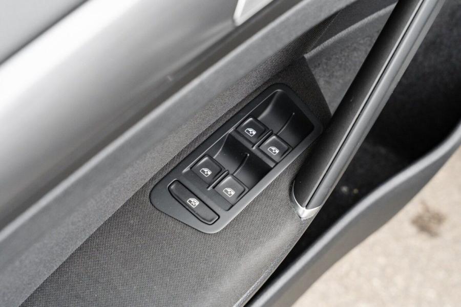 Pelēks Volkswagen Golf 2020 Rīga, ar dzinēja tilpumu 1.50 L un nobraukumu 116 tūkst. km par 13100 €, foto 9 vietnē AUTOMOTO.COM.LV