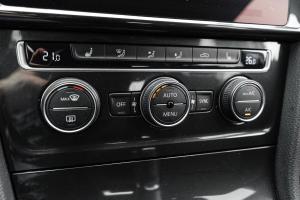 Pelēks Volkswagen Golf 2020 Rīga, ar dzinēja tilpumu 1.50 L un nobraukumu 116 tūkst. km par 13100 €, foto 13 vietnē AUTOMOTO.COM.LV