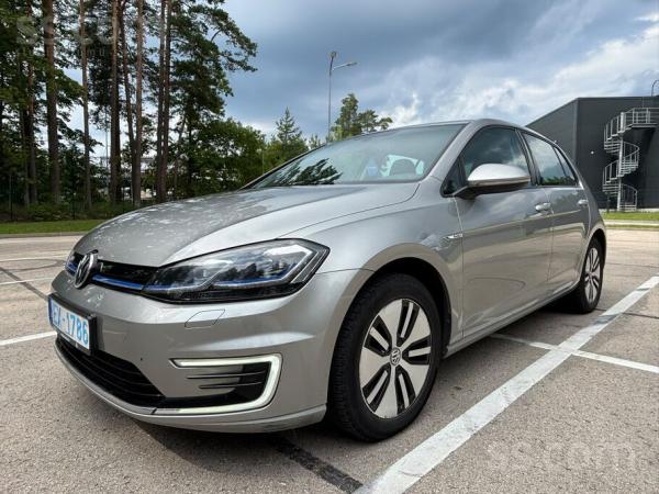 Grey Volkswagen Golf 2020 in Riga, with an engine capacity of 1.20 L and mileage of 128 thousand km for 8200 €, photo 1 on AUTOMOTO.COM.LV