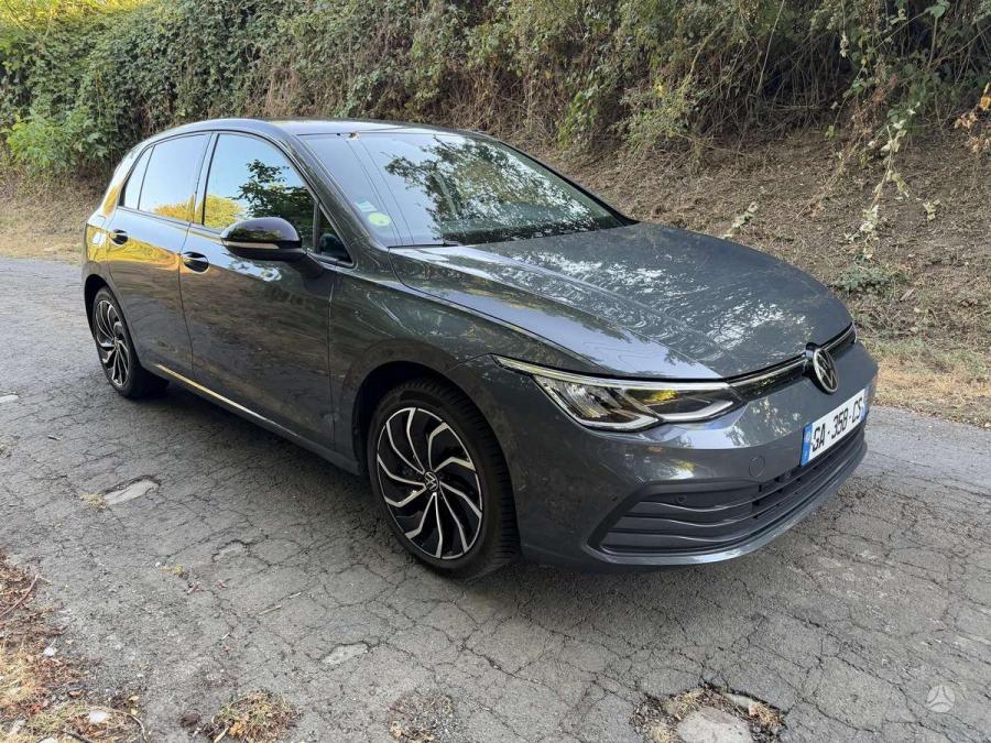 Grey Volkswagen Golf 2020 in Taurage, with an engine capacity of 1.97 L and mileage of 200 thousand km for 15100 €, photo 4 on AUTOMOTO.COM.LV