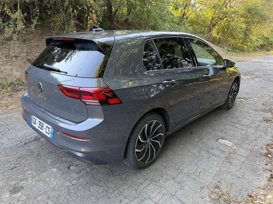 Grey Volkswagen Golf 2020 in Taurage, with an engine capacity of 1.97 L and mileage of 200 thousand km for 15100 €, photo 5 on AUTOMOTO.COM.LV