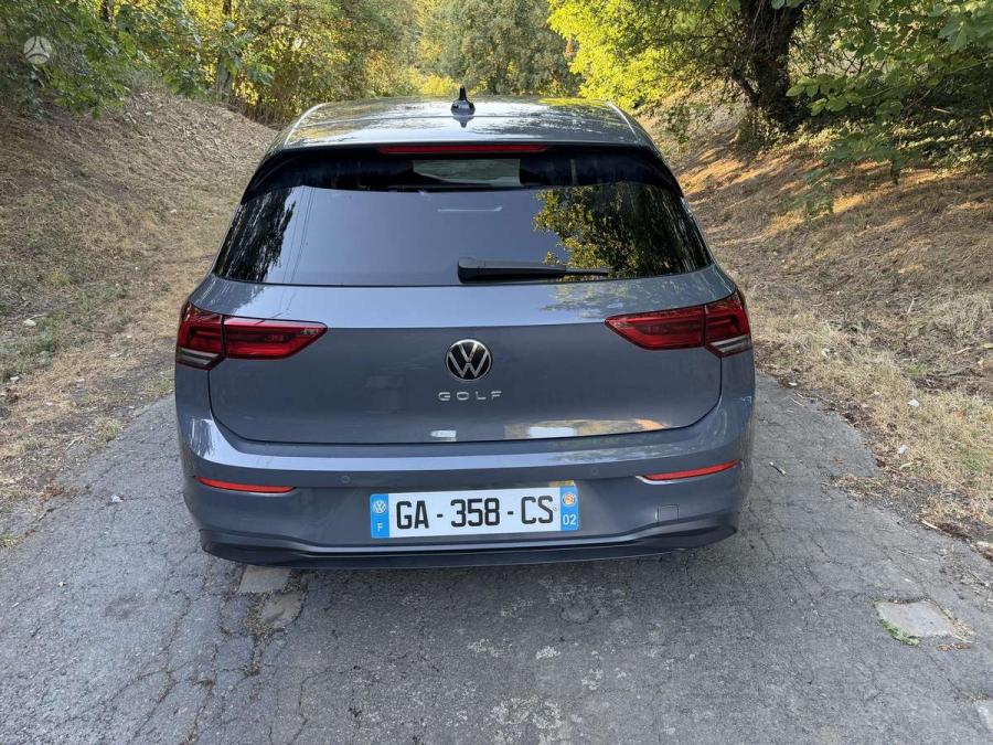 Grey Volkswagen Golf 2020 in Taurage, with an engine capacity of 1.97 L and mileage of 200 thousand km for 15100 €, photo 6 on AUTOMOTO.COM.LV