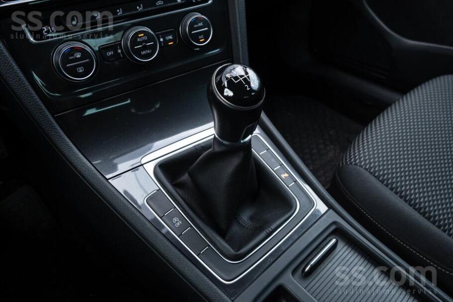 Pelēks Volkswagen Golf 2020 Rīga, ar dzinēja tilpumu 1.50 L un nobraukumu 109 tūkst. km par 11950 €, foto 15 vietnē AUTOMOTO.COM.LV