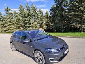 Grey Volkswagen Golf 2020 in Siauliai, with an engine capacity of 0.00 L and mileage of 121 thousand km for 10999 €, photo  on AUTOMOTO.COM.LV