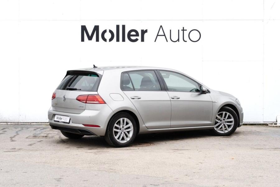 Grey Volkswagen Golf 2020 in Riga, with an engine capacity of 1.50 L and mileage of 112 thousand km for 13550 €, photo 5 on AUTOMOTO.COM.LV