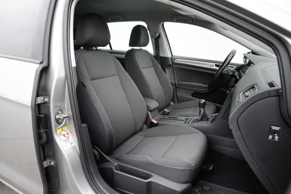 Volkswagen Golf 2020 Rīga vietnē Pelēks Volkswagen Golf 2020 Rīga, ar dzinēja tilpumu 1.50 L un nobraukumu 112 tūkst. km par 13550 €, foto 7 vietnē AUTOMOTO.COM.LV