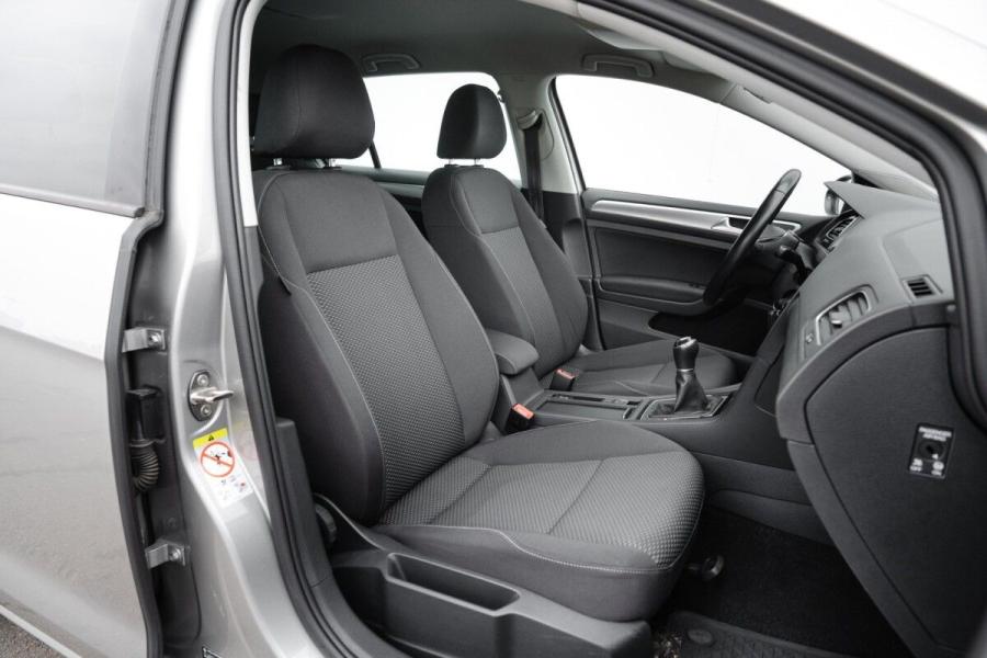 Grey Volkswagen Golf 2020 in Riga, with an engine capacity of 1.50 L and mileage of 112 thousand km for 13550 €, photo 7 on AUTOMOTO.COM.LV