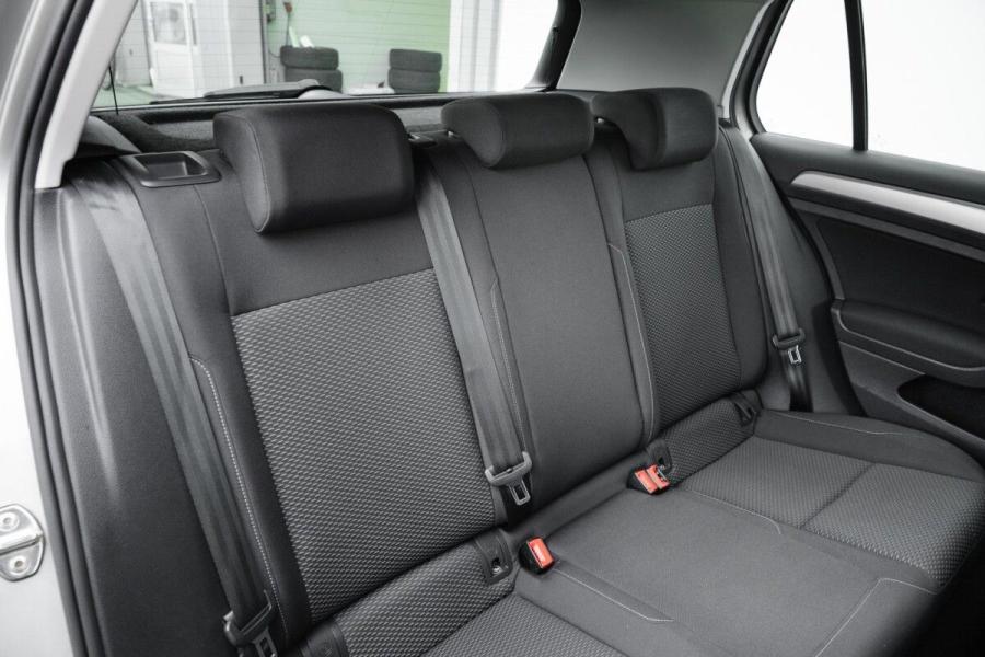 Grey Volkswagen Golf 2020 in Riga, with an engine capacity of 1.50 L and mileage of 112 thousand km for 13550 €, photo 8 on AUTOMOTO.COM.LV