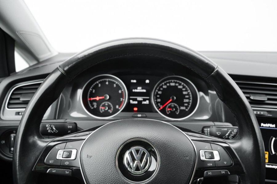 Grey Volkswagen Golf 2020 in Riga, with an engine capacity of 1.50 L and mileage of 112 thousand km for 13550 €, photo 11 on AUTOMOTO.COM.LV