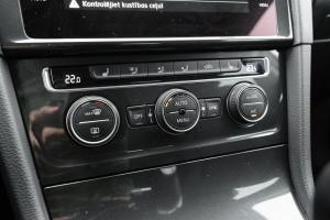Grey Volkswagen Golf 2020 in Riga, with an engine capacity of 1.50 L and mileage of 112 thousand km for 13550 €, photo 13 on AUTOMOTO.COM.LV