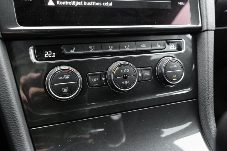 Grey Volkswagen Golf 2020 in Riga, with an engine capacity of 1.50 L and mileage of 112 thousand km for 13550 €, photo 13 on AUTOMOTO.COM.LV