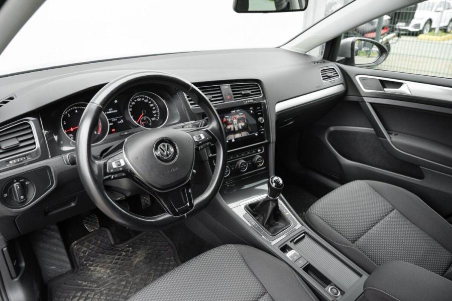 Grey Volkswagen Golf 2020 in Riga, with an engine capacity of 1.50 L and mileage of 112 thousand km for 13550 €, photo 18 on AUTOMOTO.COM.LV