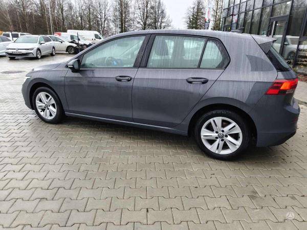Grey Volkswagen Golf 2021 in Vilnius, with an engine capacity of 1.00 L and mileage of 151 thousand km for 13300 €, photo 5 on AUTOMOTO.COM.LV