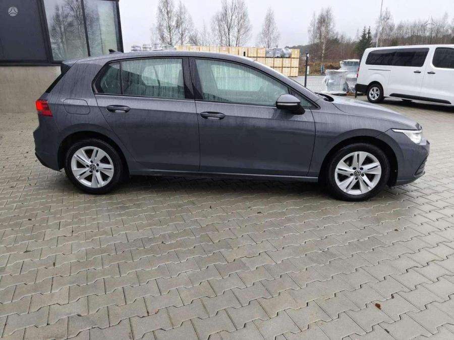 Pelēks Volkswagen Golf 2021 Viļņa, ar dzinēja tilpumu 1.00 L un nobraukumu 151 tūkst. km par 12699 €, foto 4 vietnē AUTOMOTO.COM.LV