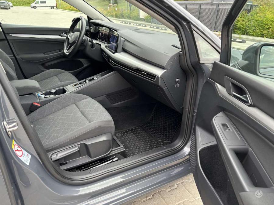 Grey Volkswagen Golf 2021 in Vilnius, with an engine capacity of 1.00 L and mileage of 93 thousand km for 15900 €, photo 9 on AUTOMOTO.COM.LV