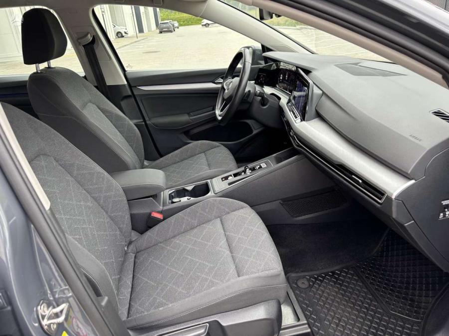 Grey Volkswagen Golf 2021 in Vilnius, with an engine capacity of 1.00 L and mileage of 93 thousand km for 15900 €, photo 10 on AUTOMOTO.COM.LV