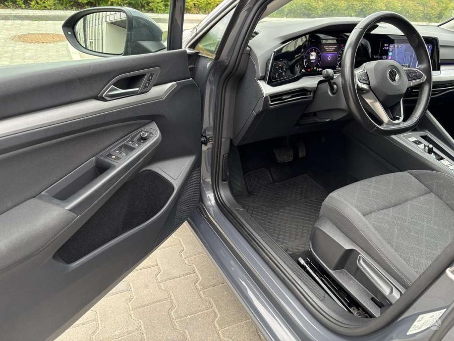 Grey Volkswagen Golf 2021 in Vilnius, with an engine capacity of 1.00 L and mileage of 93 thousand km for 15900 €, photo 12 on AUTOMOTO.COM.LV