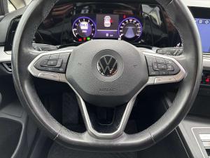 Grey Volkswagen Golf 2021 in Vilnius, with an engine capacity of 1.00 L and mileage of 93 thousand km for 15900 €, photo 13 on AUTOMOTO.COM.LV