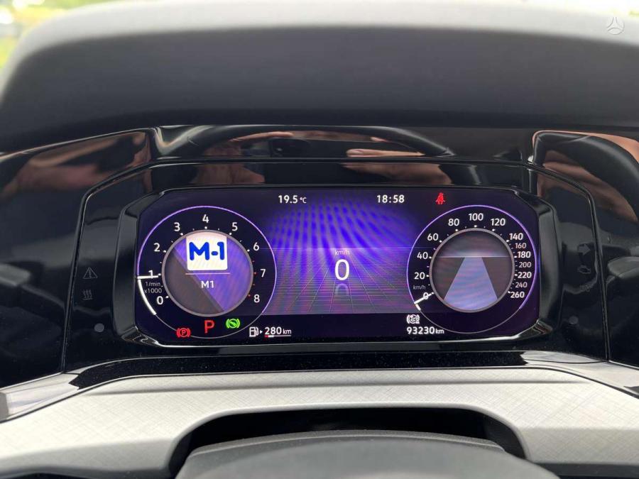 Grey Volkswagen Golf 2021 in Vilnius, with an engine capacity of 1.00 L and mileage of 93 thousand km for 15900 €, photo 15 on AUTOMOTO.COM.LV
