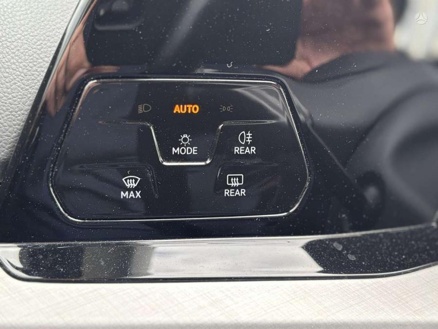 Grey Volkswagen Golf 2021 in Vilnius, with an engine capacity of 1.00 L and mileage of 93 thousand km for 15900 €, photo 17 on AUTOMOTO.COM.LV