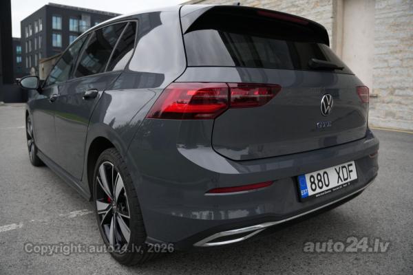 Pelēks Volkswagen Golf 2021 Tallina, ar dzinēja tilpumu 1.40 L un nobraukumu 27 tūkst. km par 25500 €, foto 2 vietnē AUTOMOTO.COM.LV