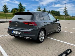 Grey Volkswagen Golf 2021 in Kaunas, with an engine capacity of 1.50 L and mileage of 154 thousand km for 17500 €, photo 4 on AUTOMOTO.COM.LV