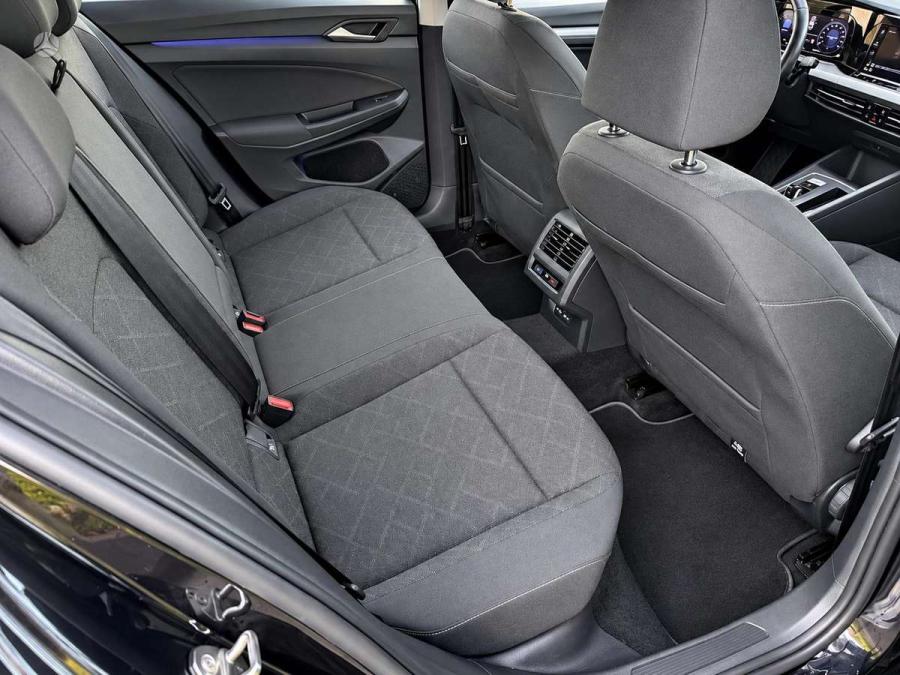 Pelēks Volkswagen Golf 2021 Viļņa, ar dzinēja tilpumu 1.00 L un nobraukumu 133 tūkst. km par 14940 €, foto 11 vietnē AUTOMOTO.COM.LV