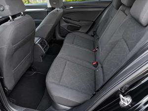 Pelēks Volkswagen Golf 2021 Viļņa, ar dzinēja tilpumu 1.00 L un nobraukumu 133 tūkst. km par 14940 €, foto 12 vietnē AUTOMOTO.COM.LV