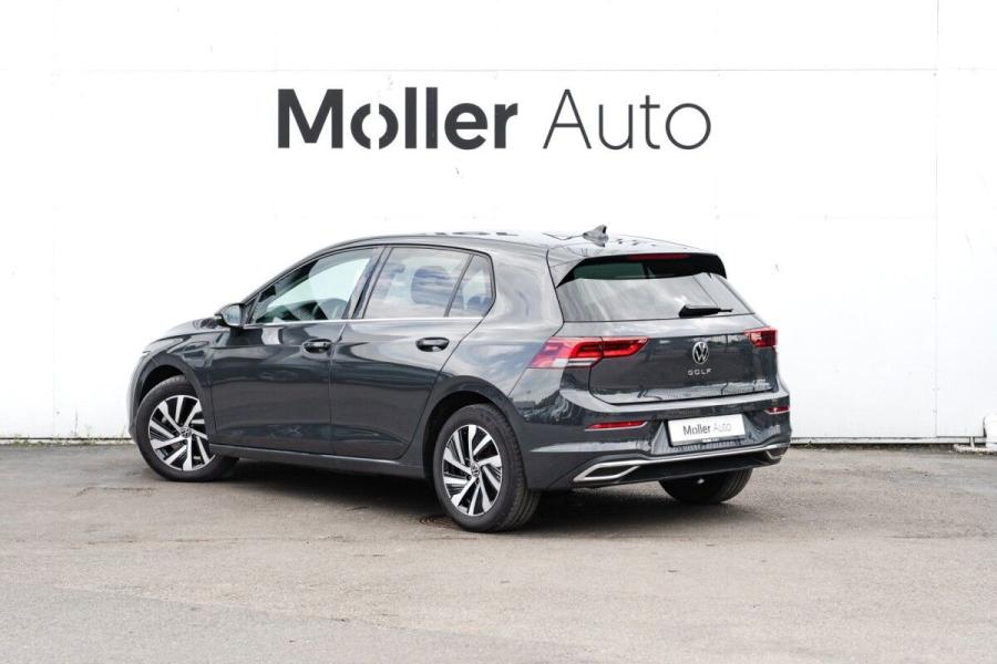 Grey Volkswagen Golf 2022 in Riga, with an engine capacity of 1.40 L and mileage of 112 thousand km for 20450 €, photo 4 on AUTOMOTO.COM.LV