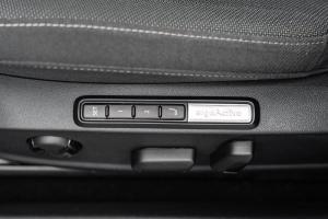 Grey Volkswagen Golf 2022 in Riga, with an engine capacity of 1.40 L and mileage of 112 thousand km for 20450 €, photo 12 on AUTOMOTO.COM.LV