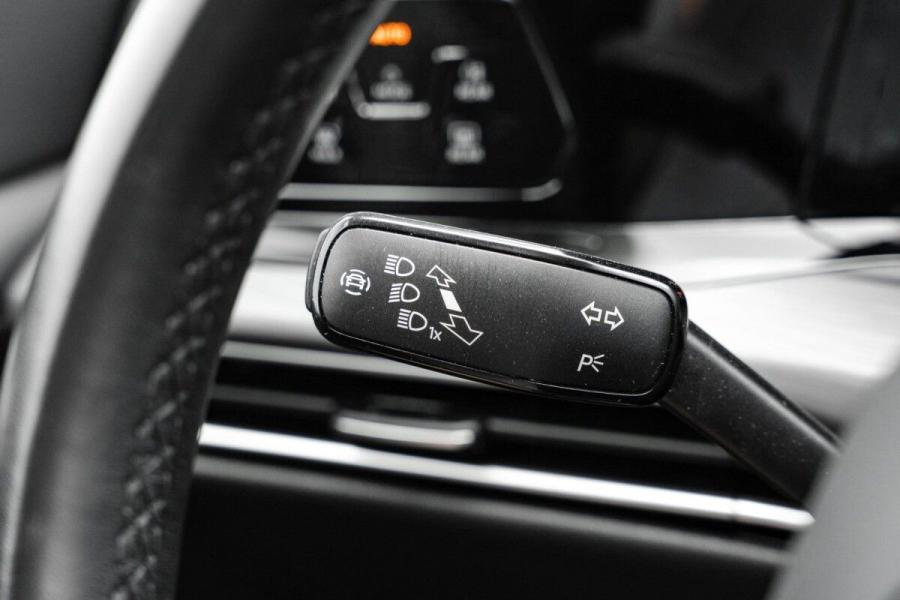 Grey Volkswagen Golf 2022 in Riga, with an engine capacity of 1.40 L and mileage of 112 thousand km for 20450 €, photo 14 on AUTOMOTO.COM.LV