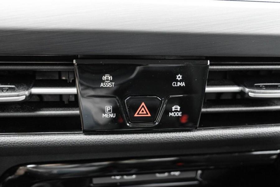 Grey Volkswagen Golf 2022 in Riga, with an engine capacity of 1.40 L and mileage of 112 thousand km for 20450 €, photo 22 on AUTOMOTO.COM.LV