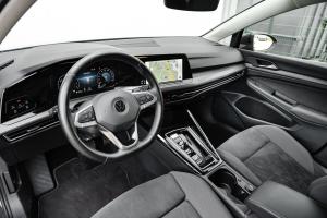 Grey Volkswagen Golf 2022 in Riga, with an engine capacity of 1.40 L and mileage of 112 thousand km for 20450 €, photo 31 on AUTOMOTO.COM.LV