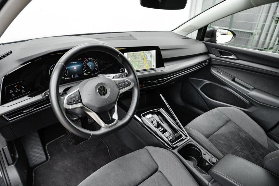 Grey Volkswagen Golf 2022 in Riga, with an engine capacity of 1.40 L and mileage of 112 thousand km for 20450 €, photo 31 on AUTOMOTO.COM.LV