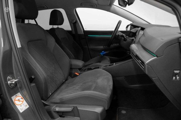 Pelēks Volkswagen Golf 2022 Viļņa, ar dzinēja tilpumu 1.40 L un nobraukumu 71 tūkst. km par 20900 €, foto 6 vietnē AUTOMOTO.COM.LV