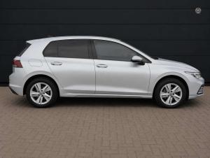 Grey Volkswagen Golf 2022 in Vilnius, with an engine capacity of 1.50 L and mileage of 107 thousand km for 17900 €, photo 5 on AUTOMOTO.COM.LV