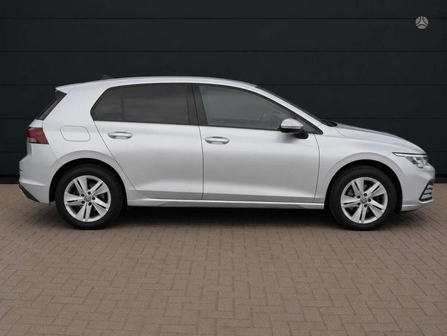 Grey Volkswagen Golf 2022 in Vilnius, with an engine capacity of 1.50 L and mileage of 107 thousand km for 17900 €, photo 5 on AUTOMOTO.COM.LV